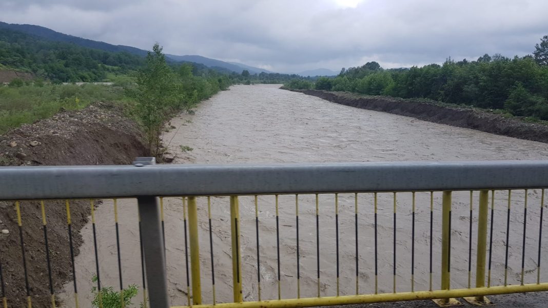 Cod Roșu de inundații pe râul Putna. Zece comune vizate de depășiri ale ...